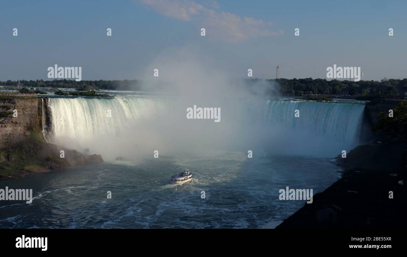 Summer flow on horseshoe falls hi-res stock photography and images - Alamy