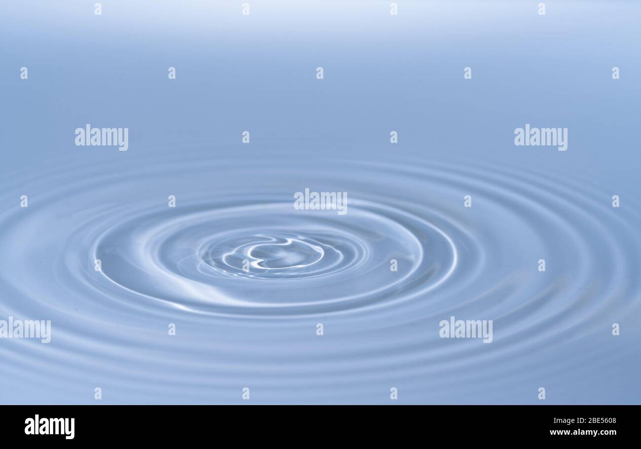 Drop of water drop to the surface. Waves on the surface of the water ...