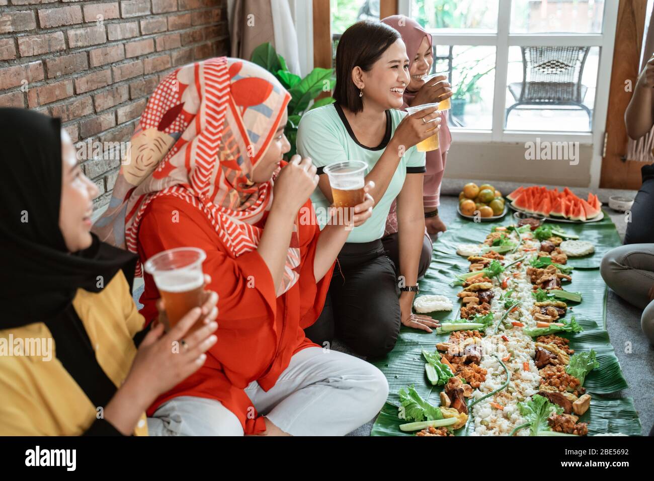 Ramadan tea break hi-res stock photography and images - Alamy