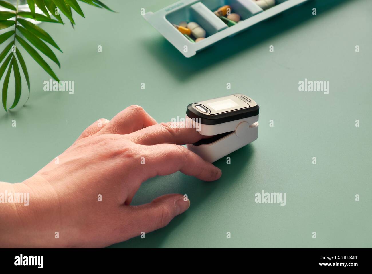 Oxygen saturation probe hi-res stock photography and images - Alamy