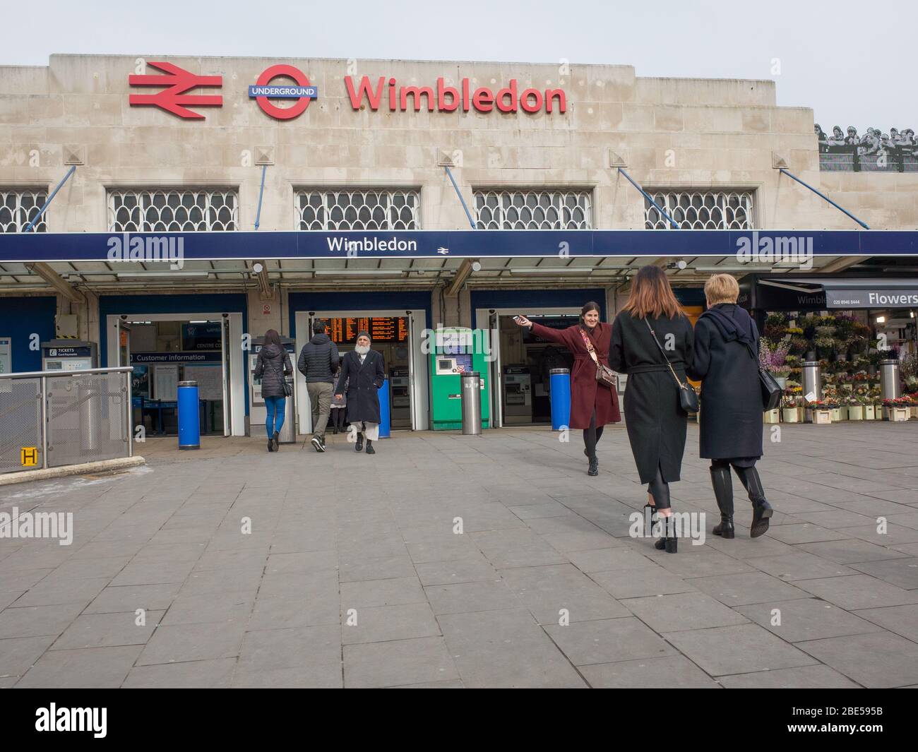 Wimbledon underground station hi-res stock photography and images - Alamy