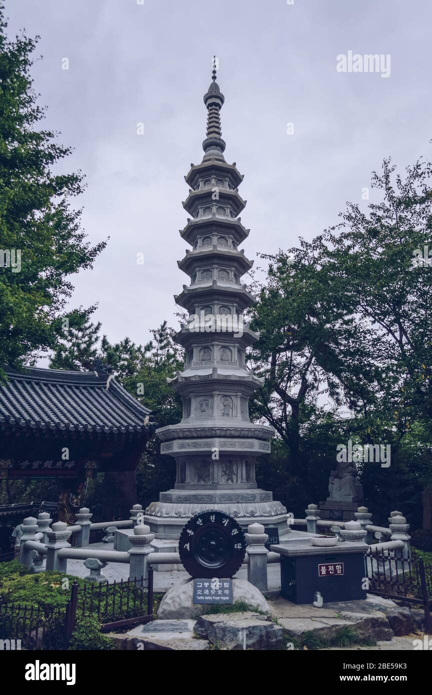 Korean prayer praying asian hi-res stock photography and images - Alamy
