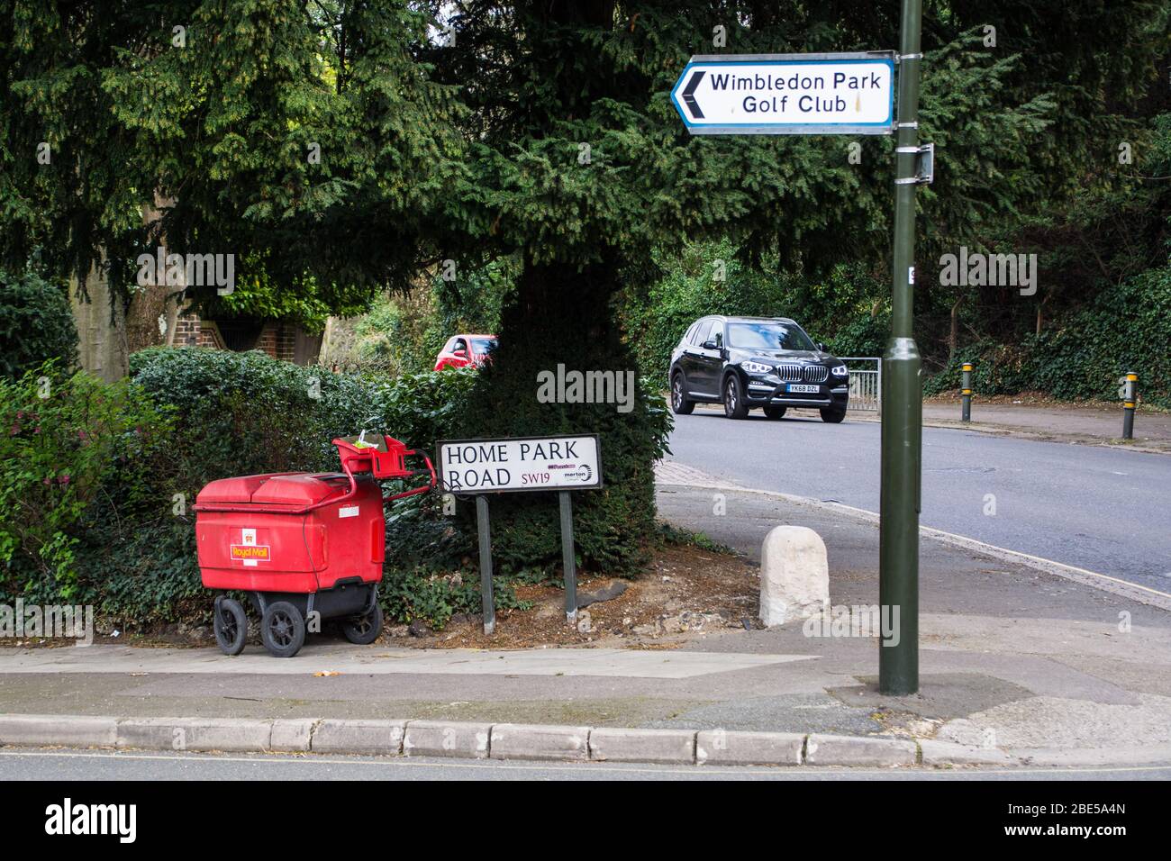 Sign post in wimbledon park hi-res stock photography and images - Alamy