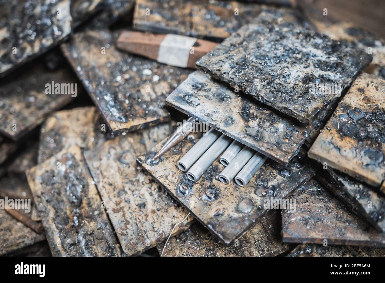 Pile of metal left over from metal workshop Stock Photo - Alamy