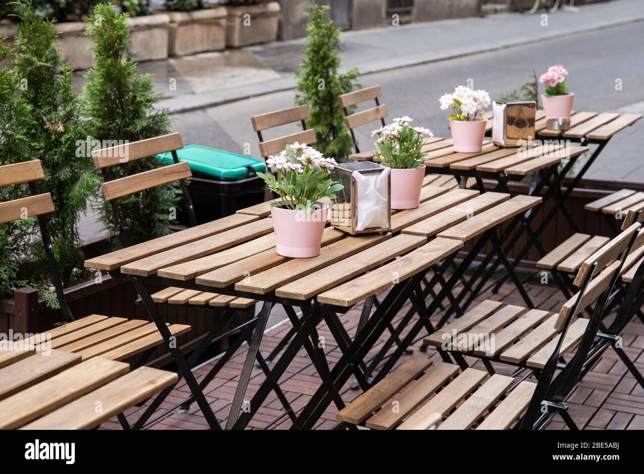 Long table hi-res stock photography and images - Alamy