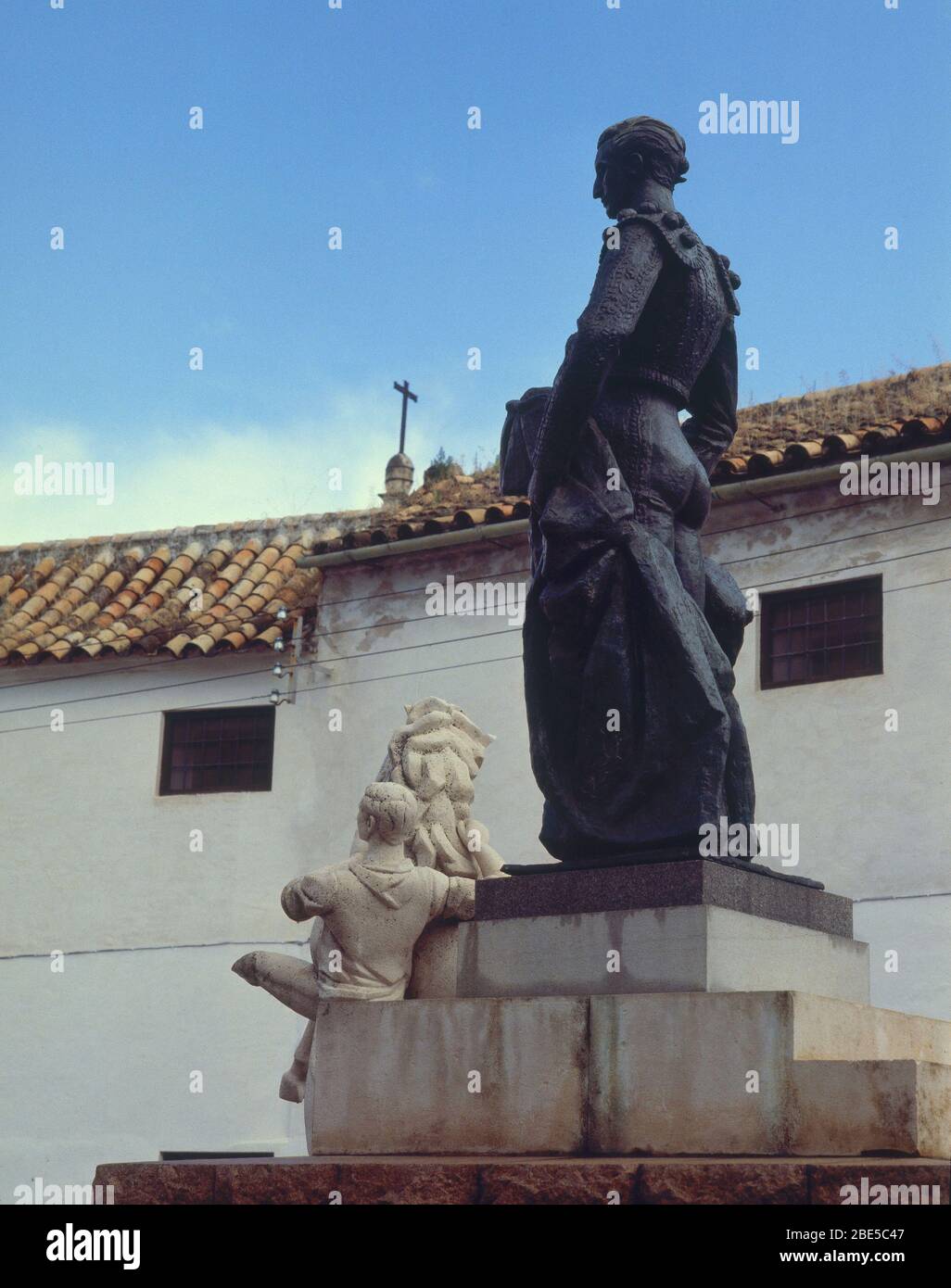 PLAZA DE SANTA MARINA - MONUMENTO A MANOLETE. Location: EXTERIOR ...