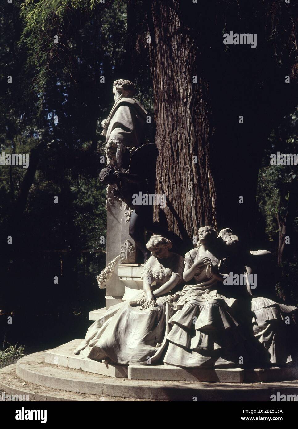 MONUMENTO A BECQUER. Author: COULLAUT VALERA LORENZO. Location: PARQUE ...