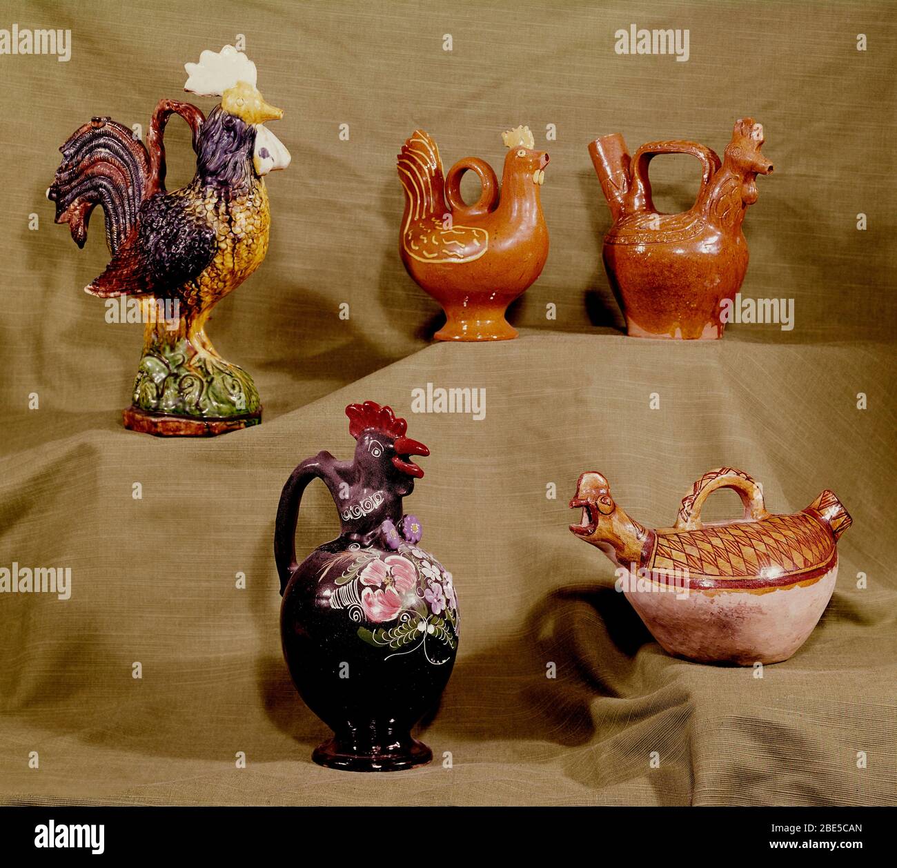 BOTIJOS EN FORMA DE GALLO DE DIFERENTE PAIS. Location: PRIVATE ...