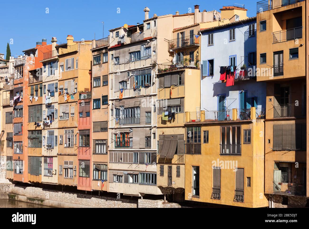 Row houses spain hi-res stock photography and images - Alamy