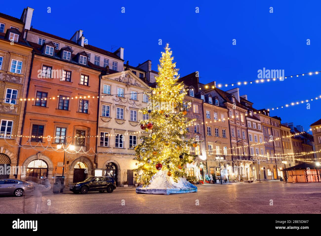 Night at Old Town Market Square in city of Warsaw in Poland, Christmas ...
