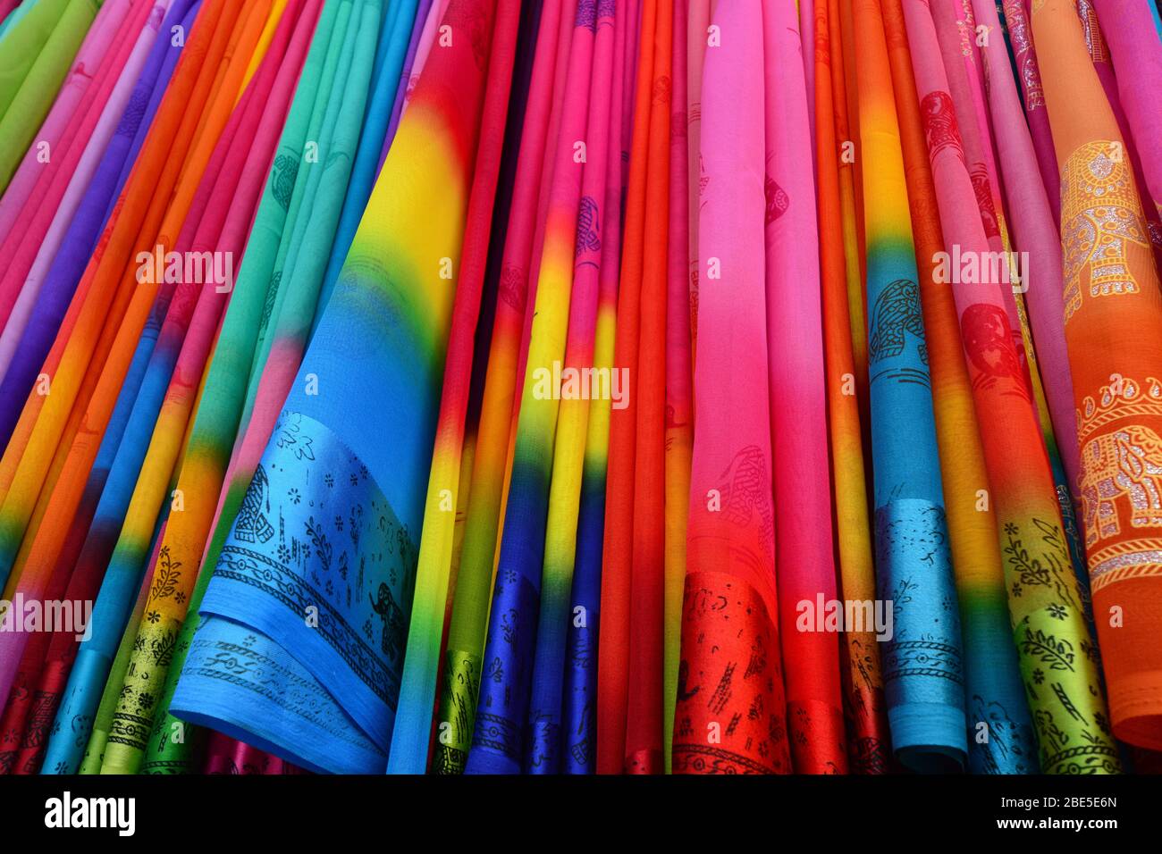 Cloth market mumbai hi-res stock photography and images - Alamy