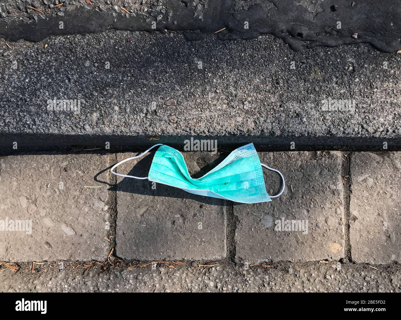 Medical mask lying on road hi-res stock photography and images - Alamy
