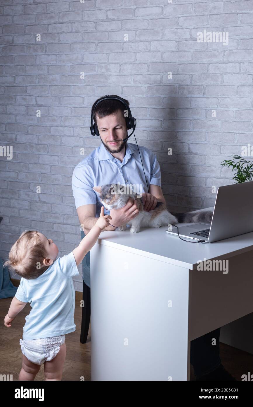 Man babysitting young girl hi-res stock photography and images - Alamy