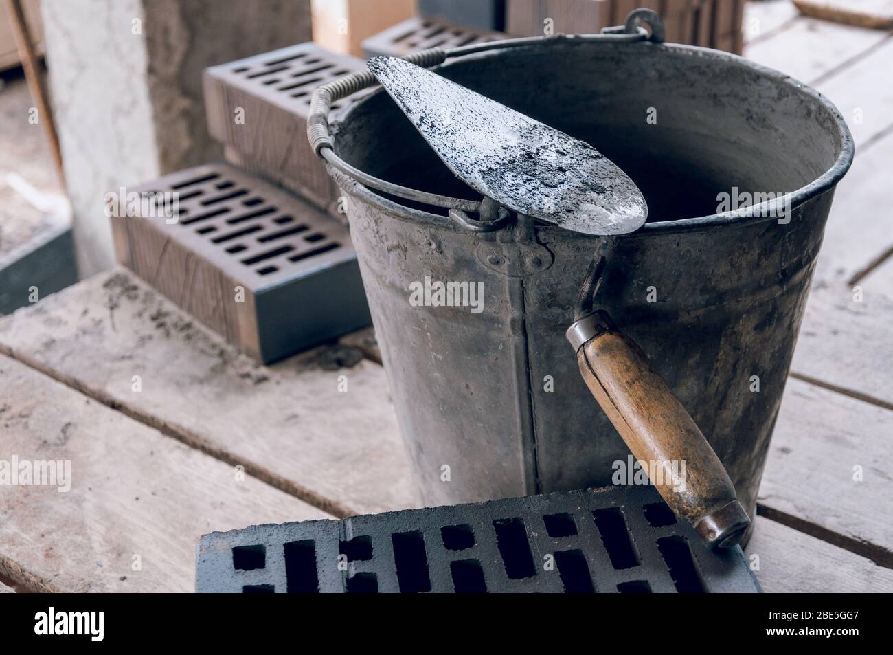 Masonry spatula hi-res stock photography and images - Alamy