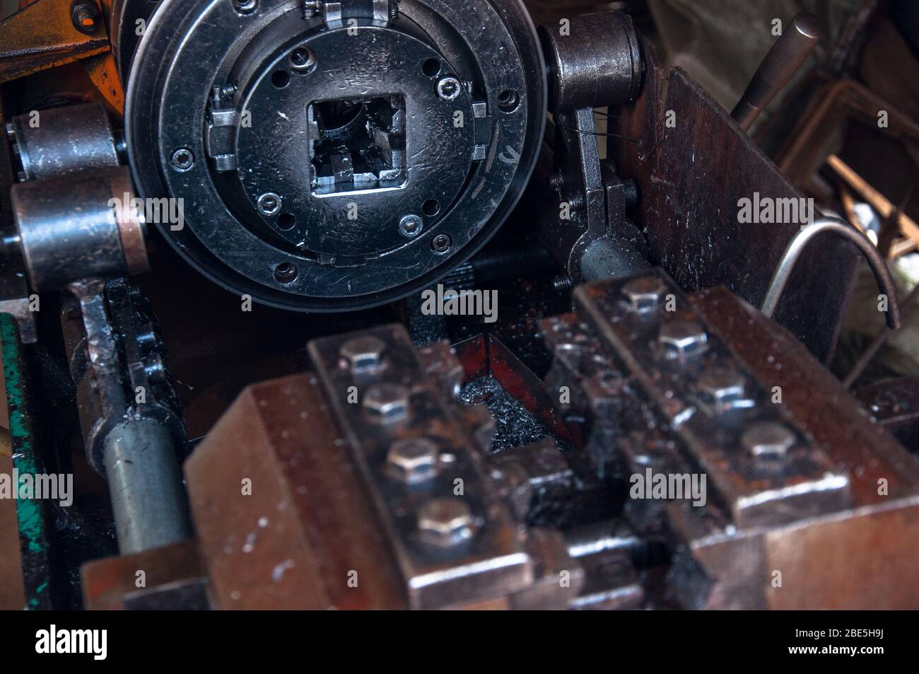 Machine for metal processing in production. Thread cutting machine ...