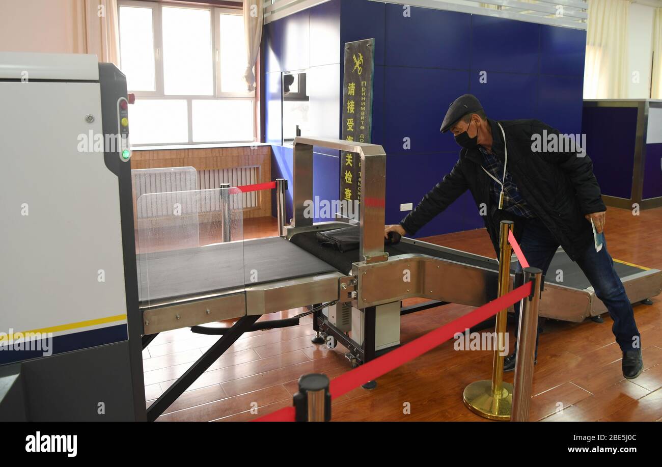 Alataw pass chinas xinjiang uygur hi-res stock photography and images ...