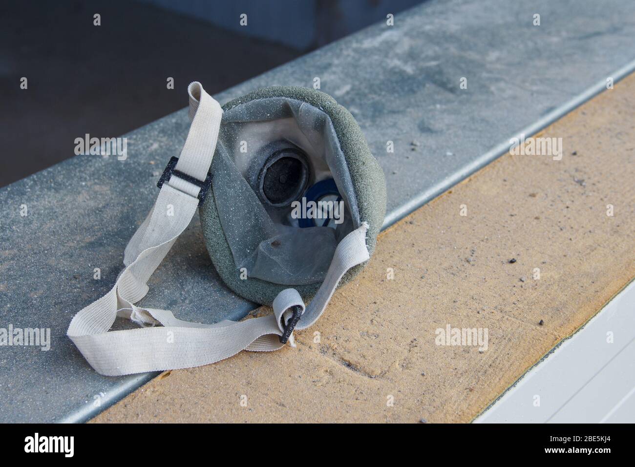 Construction mask. Worker breathing mask Stock Photo - Alamy