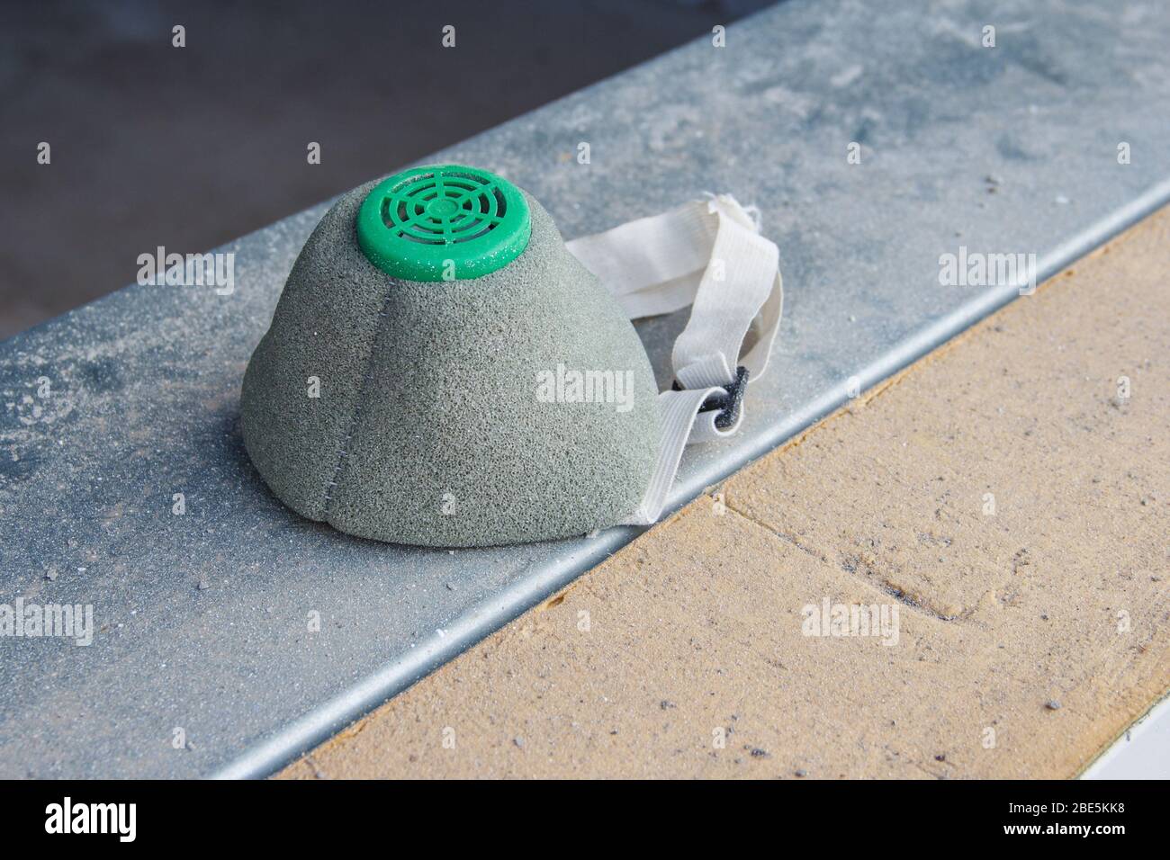 Construction mask. Worker breathing mask Stock Photo - Alamy