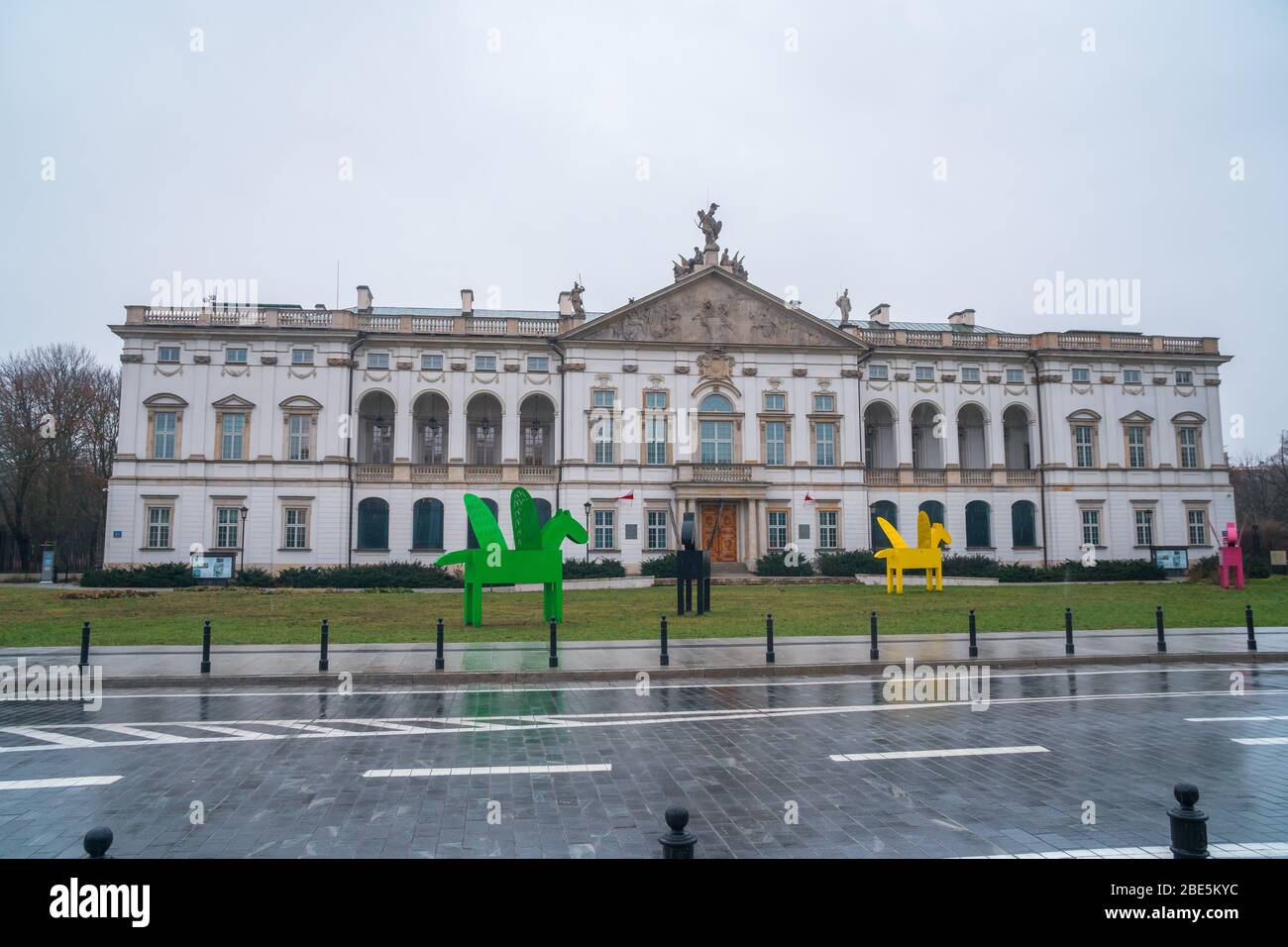Palace historical collections hi-res stock photography and images - Alamy