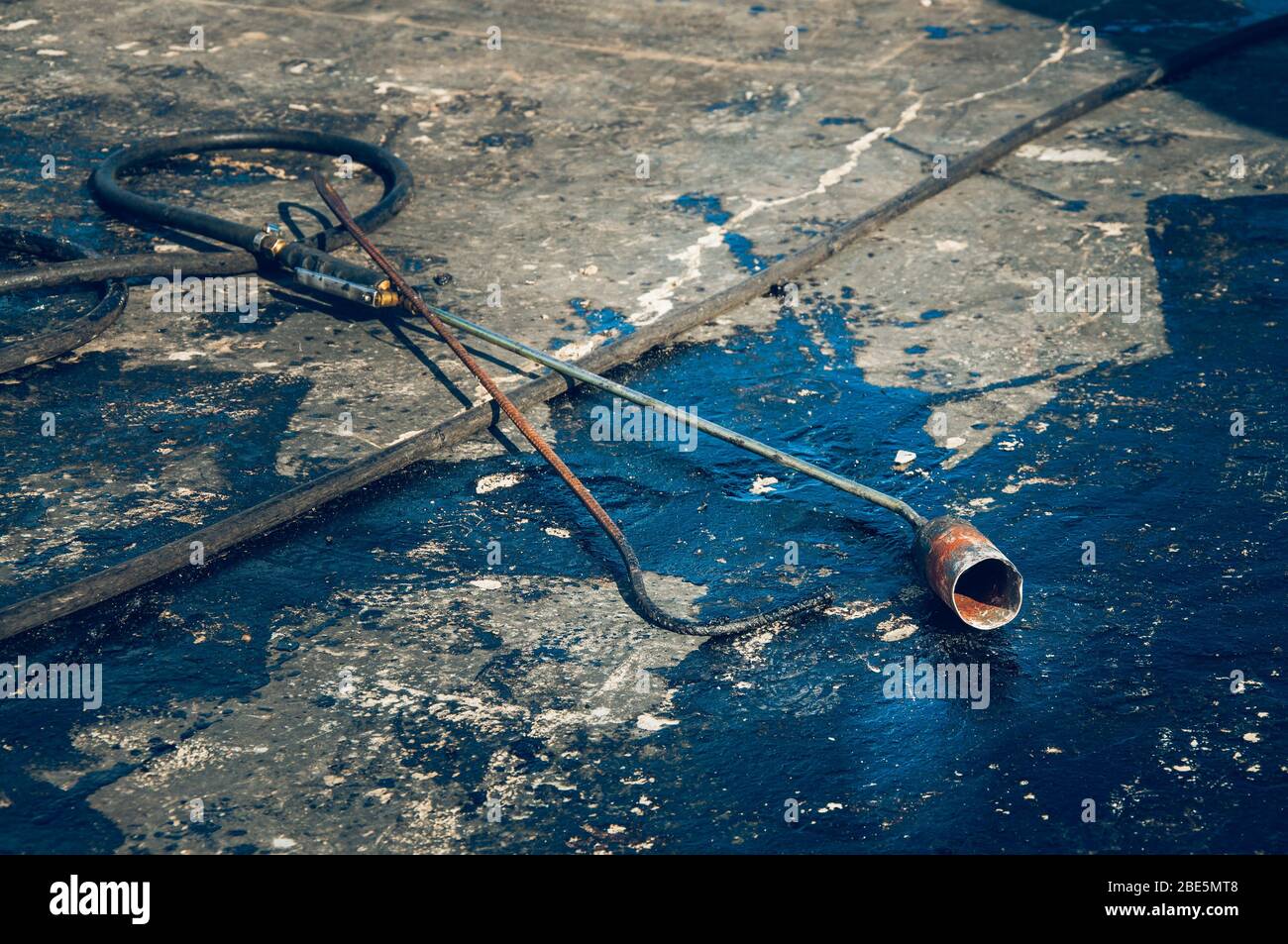 Gas burner for installing waterproofing materials on the roof ...