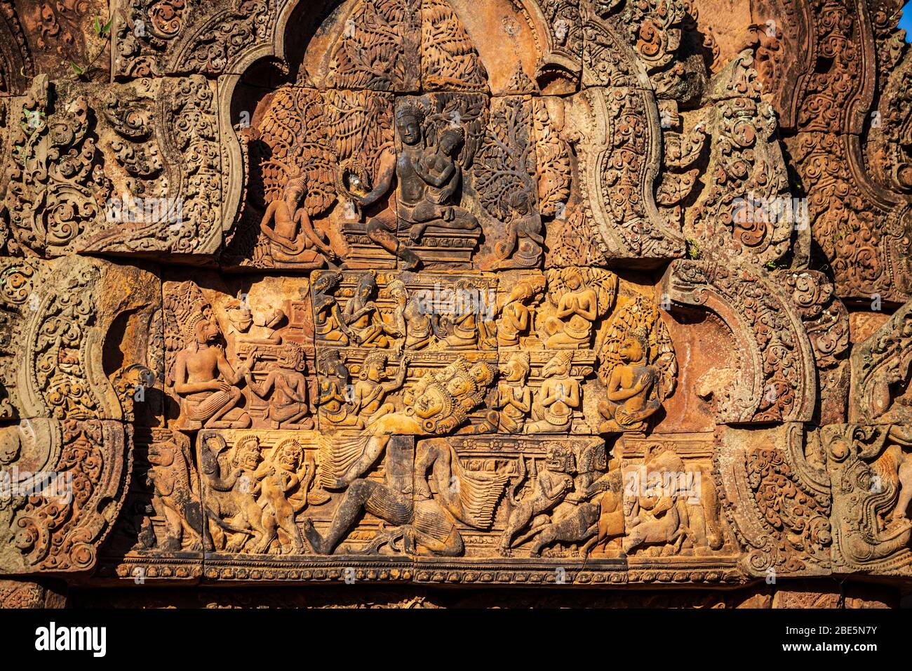 Beautiful sculpture of Banteay Srei of Angkor Wat Stock Photo - Alamy