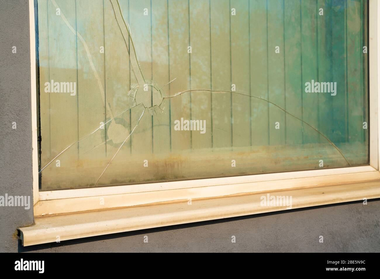 A broken window Stock Photo - Alamy