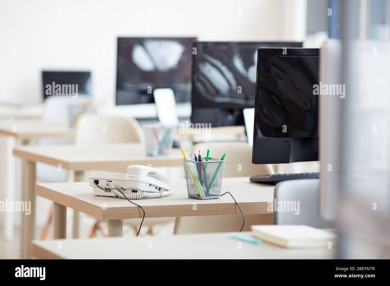 Empty call center hi-res stock photography and images - Alamy