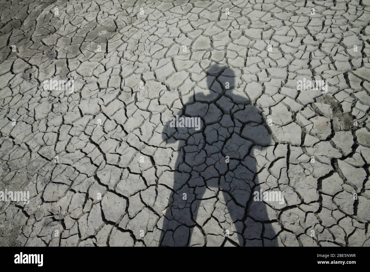 Human figures in desert hi-res stock photography and images - Alamy