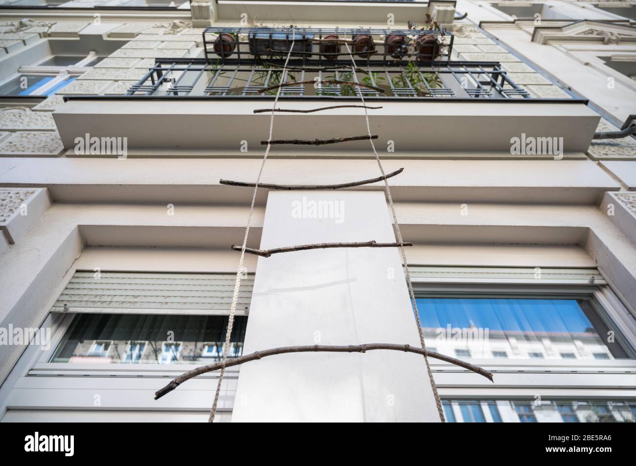 Berlin, Germany. 12th Apr, 2020. A rope ladder hangs from a balcony on ...
