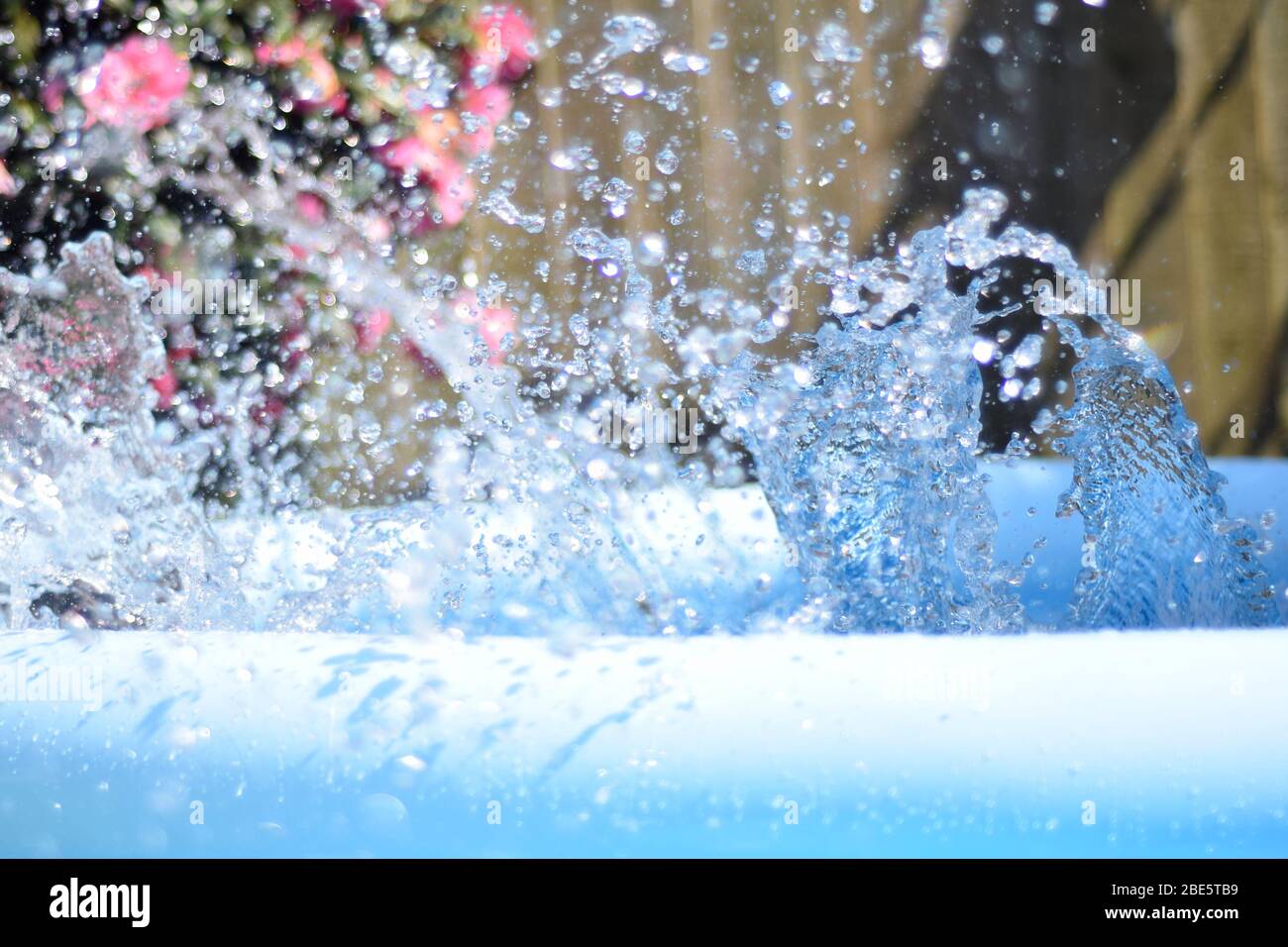 Splash pool hi-res stock photography and images - Alamy