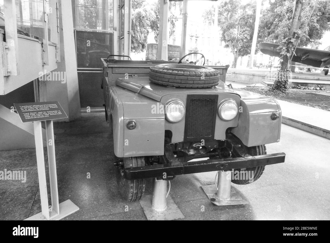 Old Land Rover Black and White Stock Photos & Images - Alamy