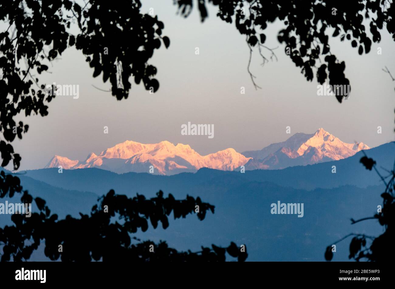Beautiful view of Kangchenjunga and its surrounding mountain peaks ...