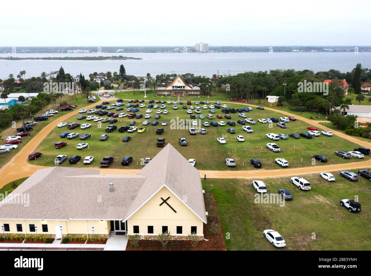 Crowded church usa hi-res stock photography and images - Alamy