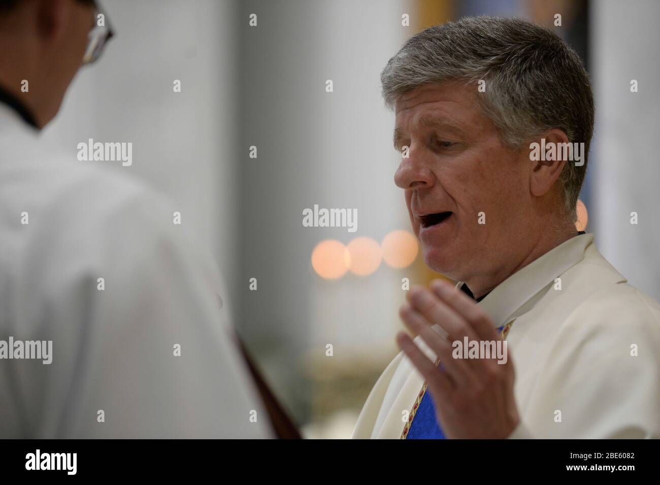 Food banks easter hi-res stock photography and images - Alamy