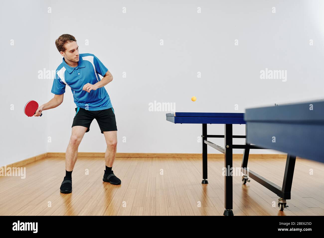 Table tennis player hitting ball hi-res stock photography and images ...