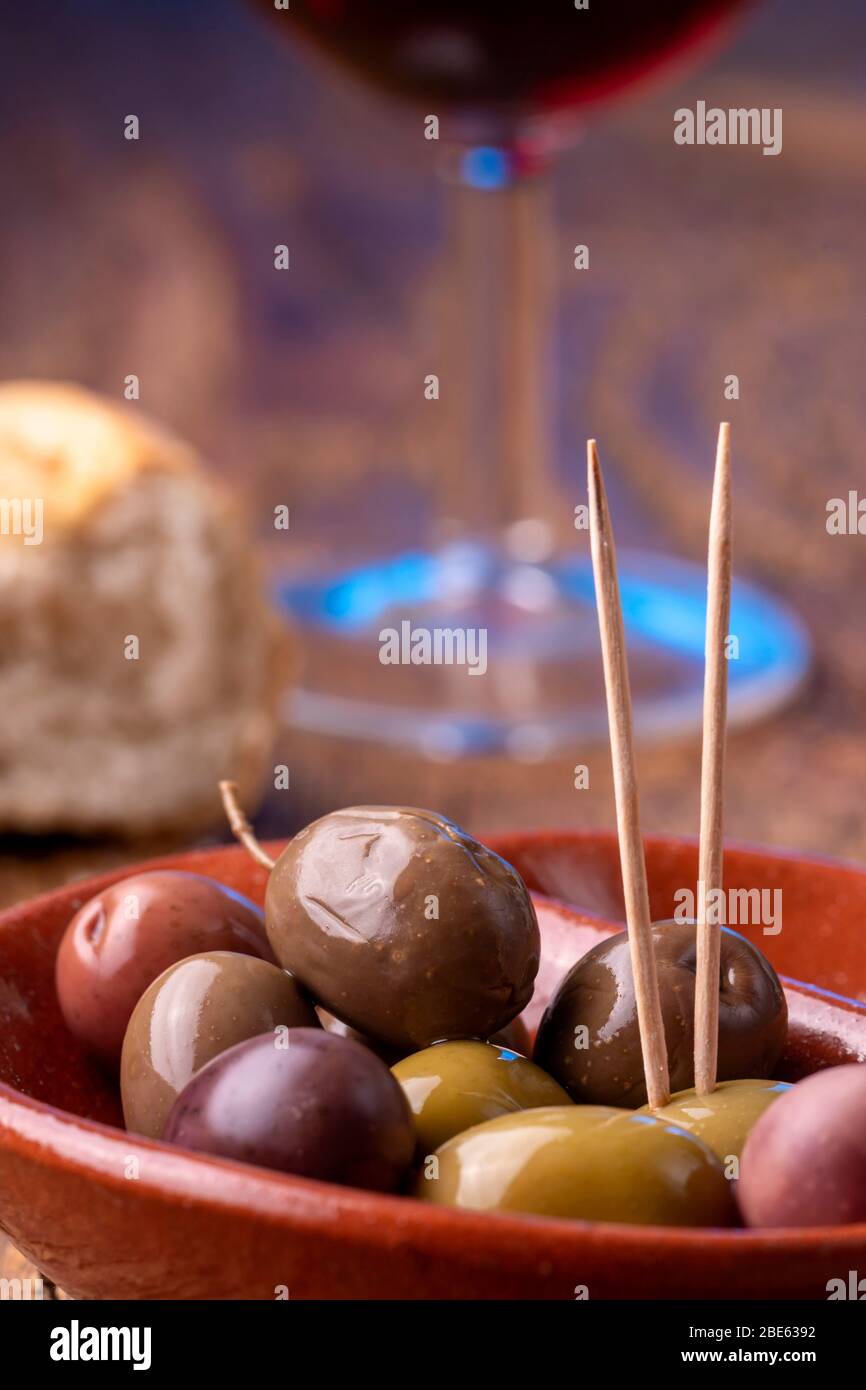Olives olive oil wine hi-res stock photography and images - Alamy
