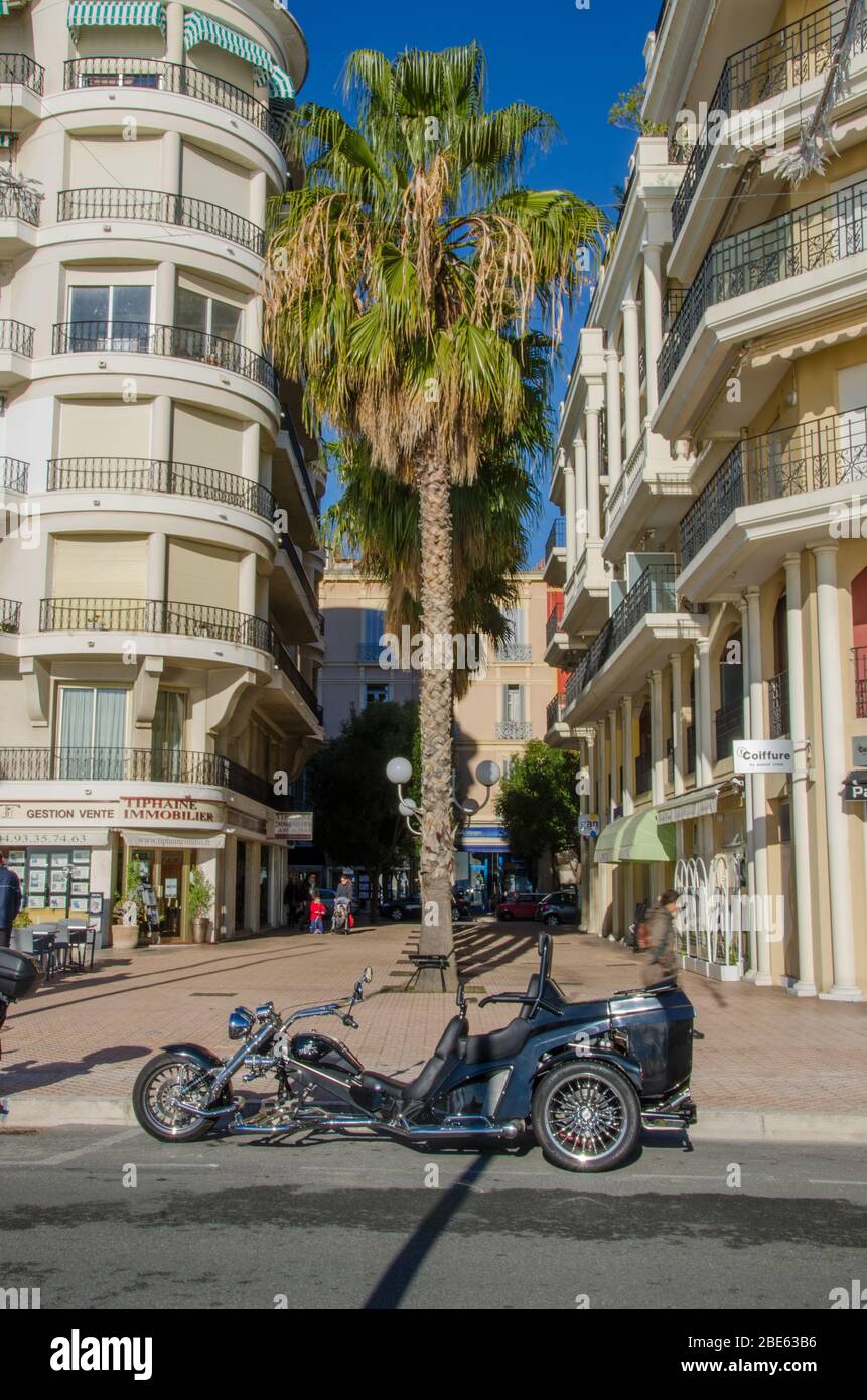 Bars menton hi-res stock photography and images - Alamy