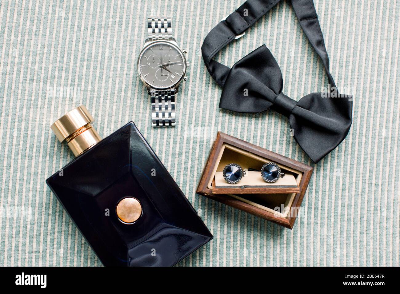 Hand perfume hi-res stock photography and images - Alamy