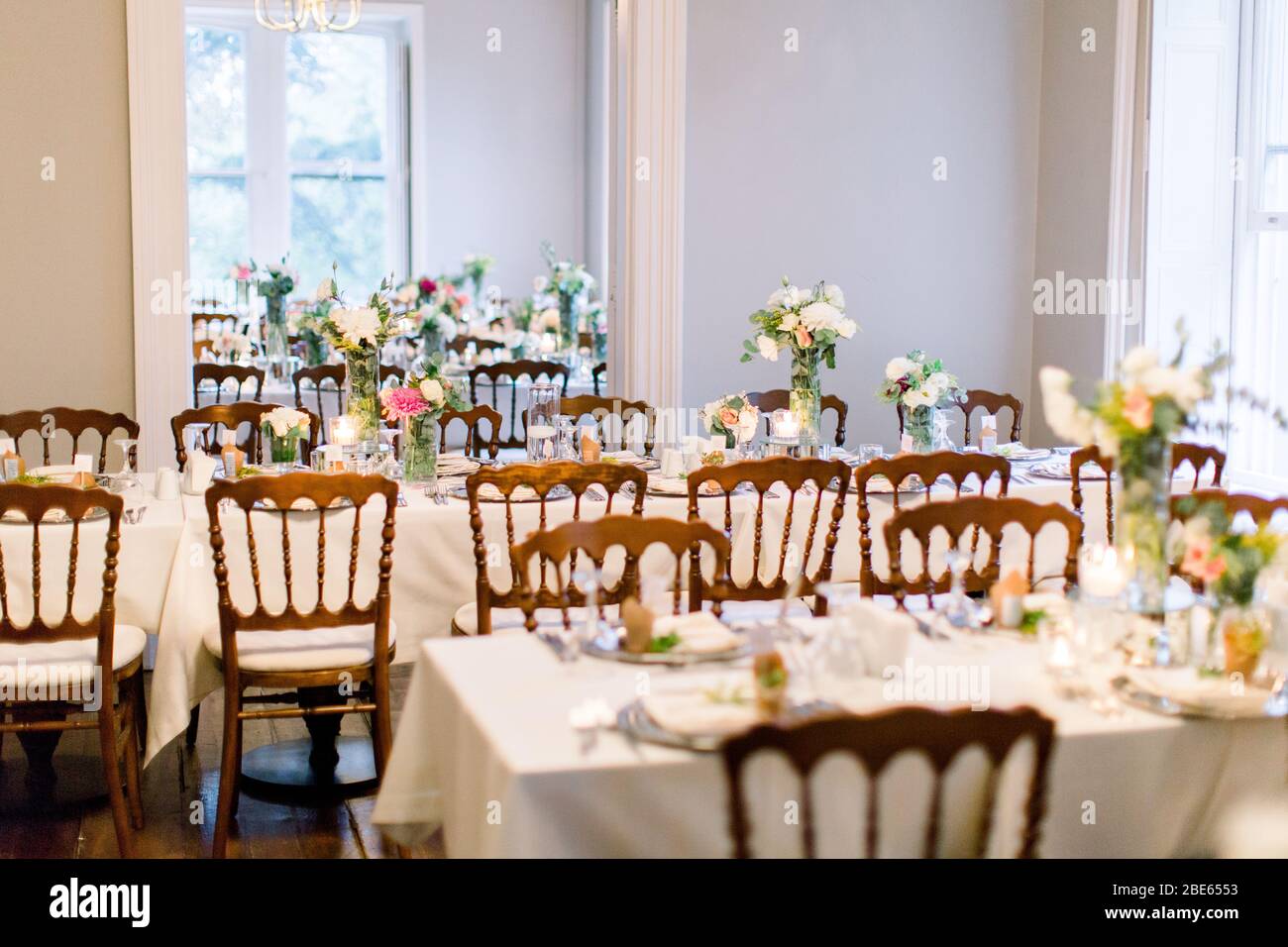 Wedding dining table. Rustic wedding Stock Photo - Alamy