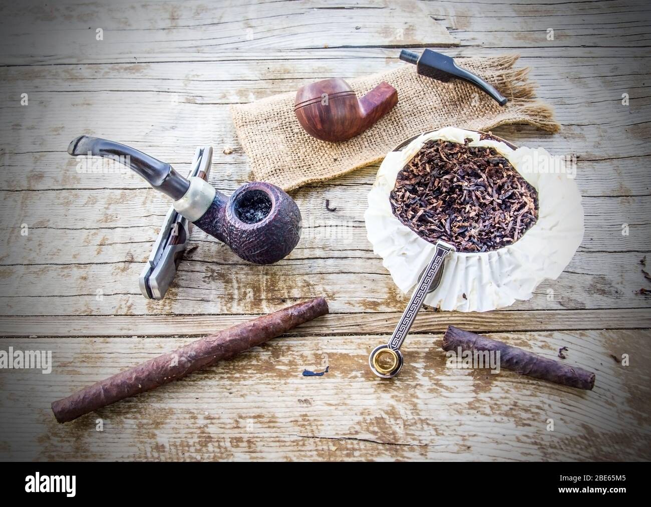 Tools vintage smoking pipe hi-res stock photography and images - Alamy