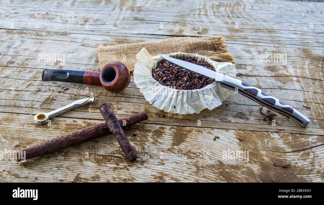 Tools vintage smoking pipe hi-res stock photography and images - Alamy