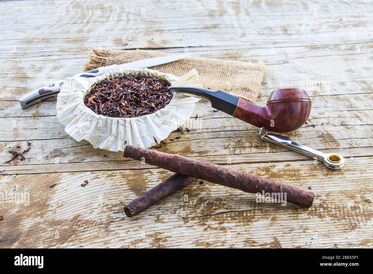 Tools vintage smoking pipe hi-res stock photography and images - Alamy