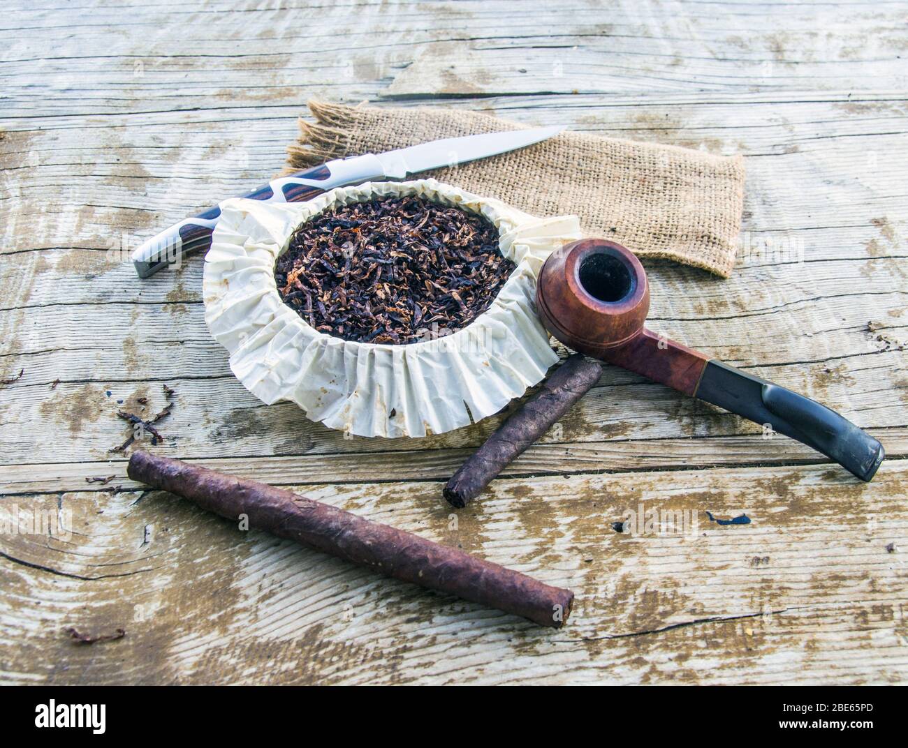 Tools vintage smoking pipe hi-res stock photography and images - Alamy