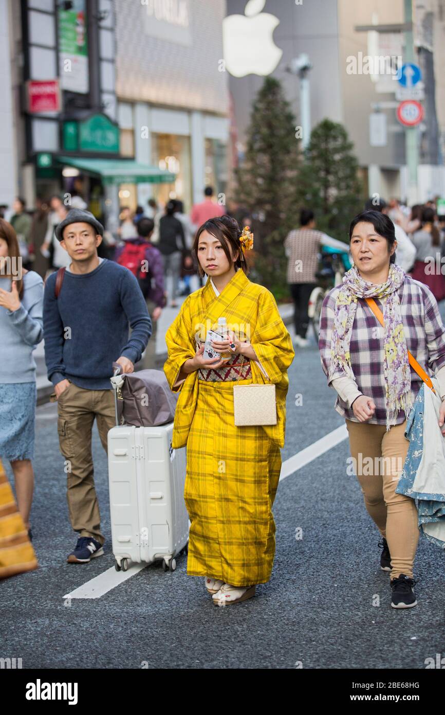 People in the streets of tokyo,japan,tokyo busy street,tokyo street ...
