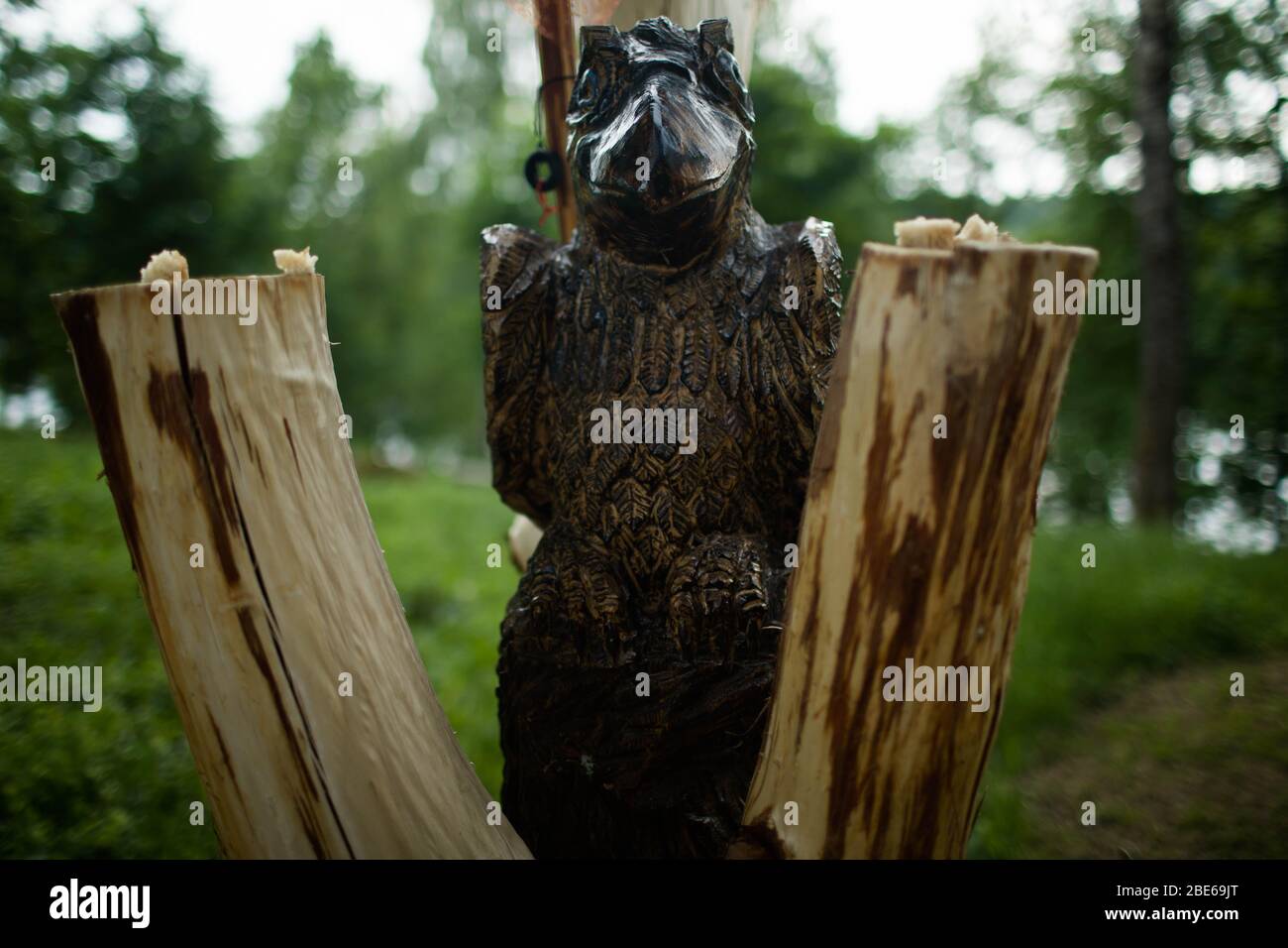 Beautiful wooden Raven totem in Russia. Slavic totem Stock Photo - Alamy