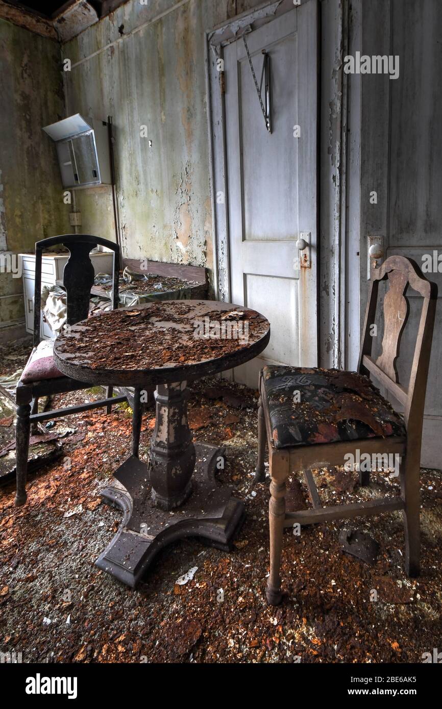 Decayed hotel room hi-res stock photography and images - Alamy