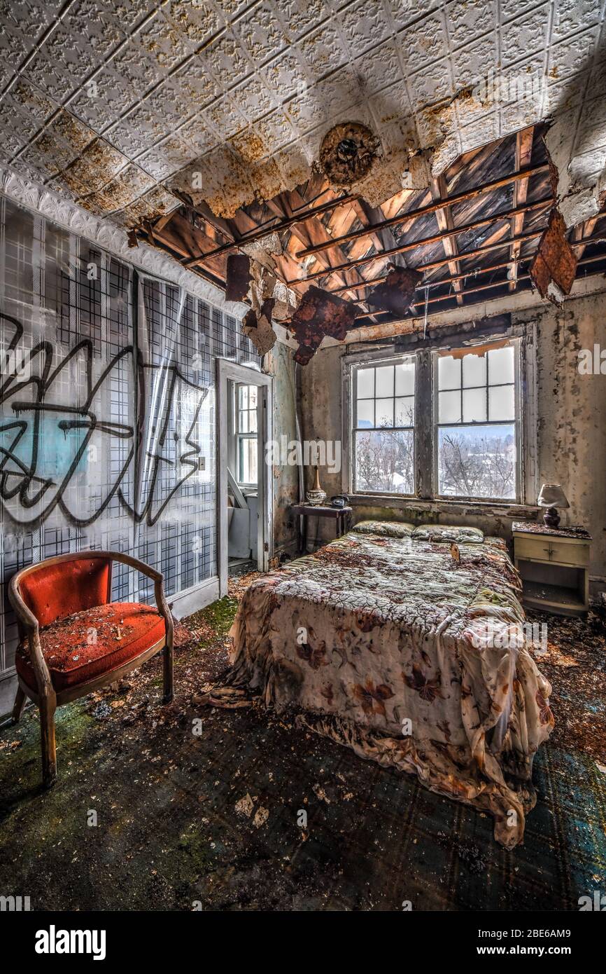 Decayed hotel room hi-res stock photography and images - Alamy