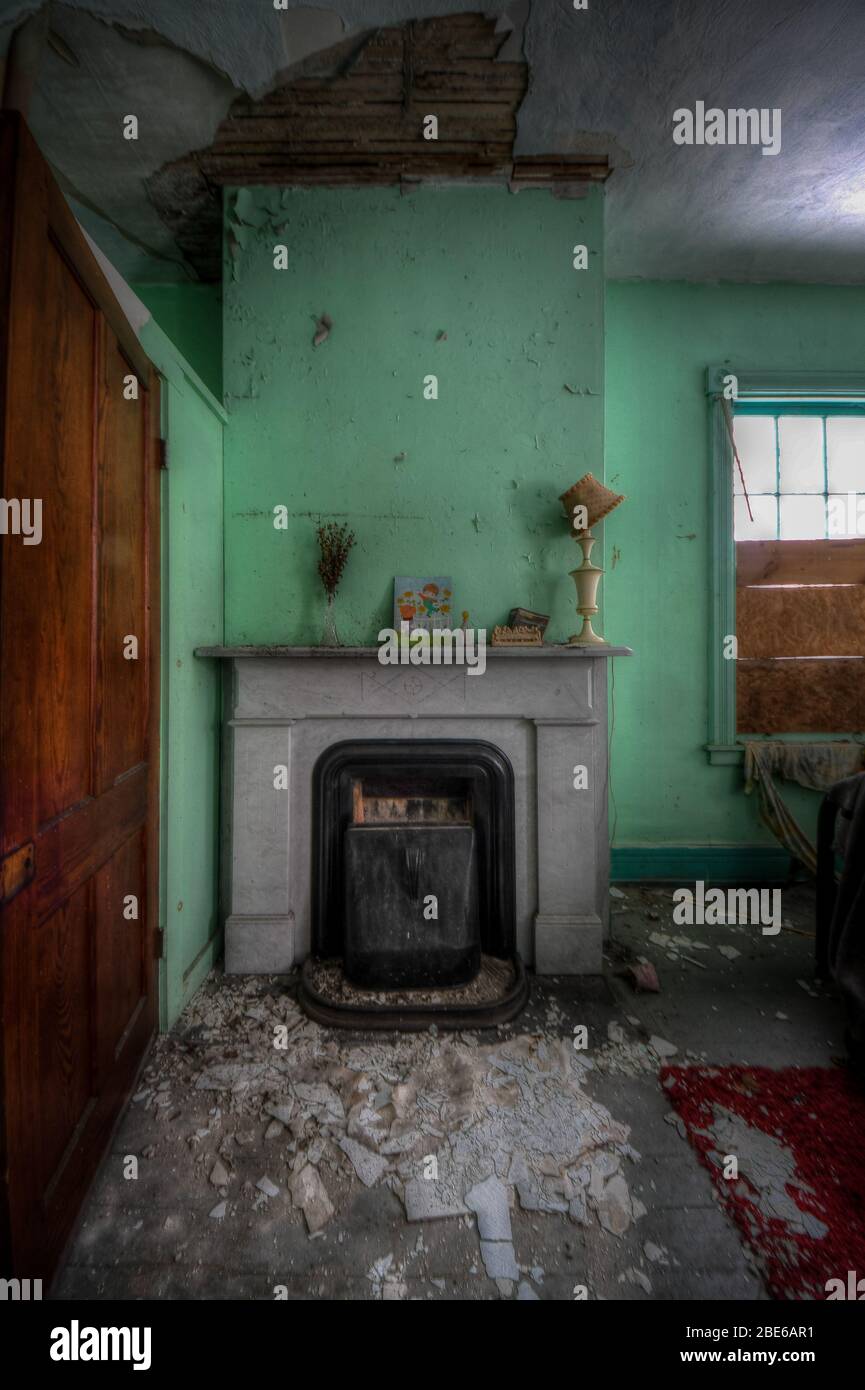 Decayed hotel room hi-res stock photography and images - Alamy