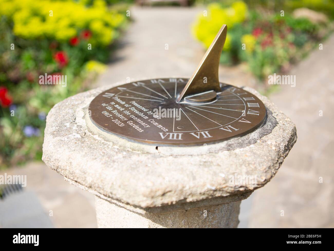 Roman numerals on sundial hi-res stock photography and images - Alamy