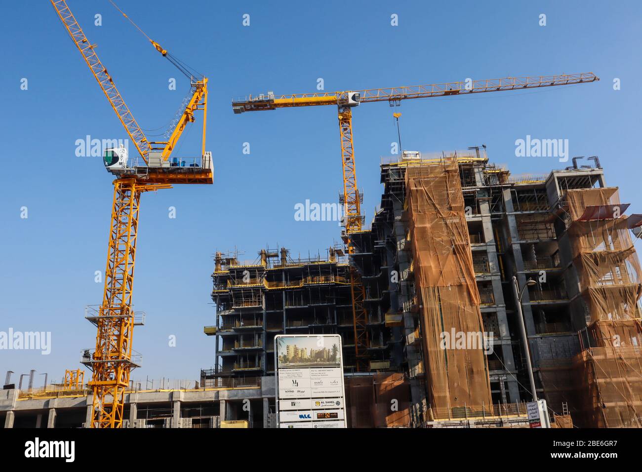 Construction dubai crane hi-res stock photography and images - Alamy